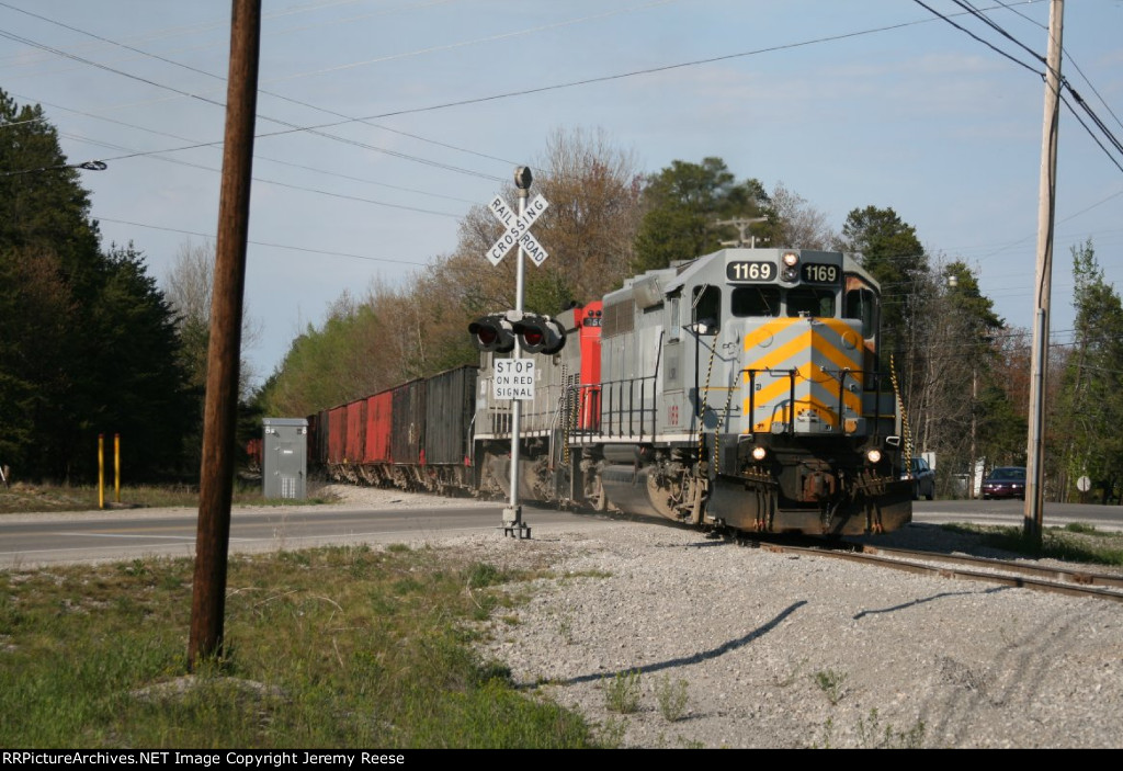 LSRC 1169 with lots of lines at the Werth Rd crossing